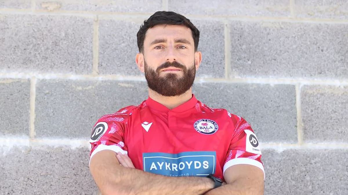 Forward Louis Robles returns to Maes Tegid | cambrian-news.co.uk