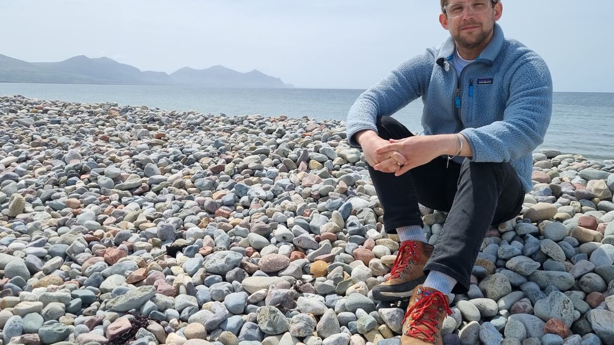 Steffan Powell yn ymchwilio i'r argyfwng ar arfordir Cymru | cambrian ...