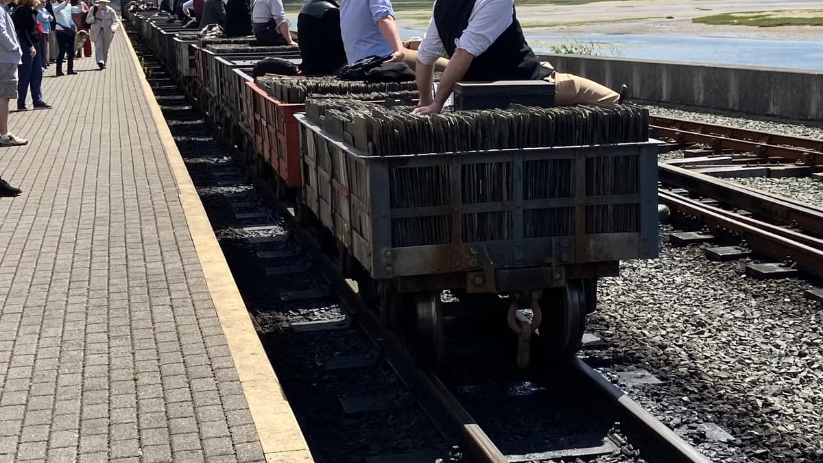 Gravity-run slate train reminder of yesteryear | cambrian-news.co.uk