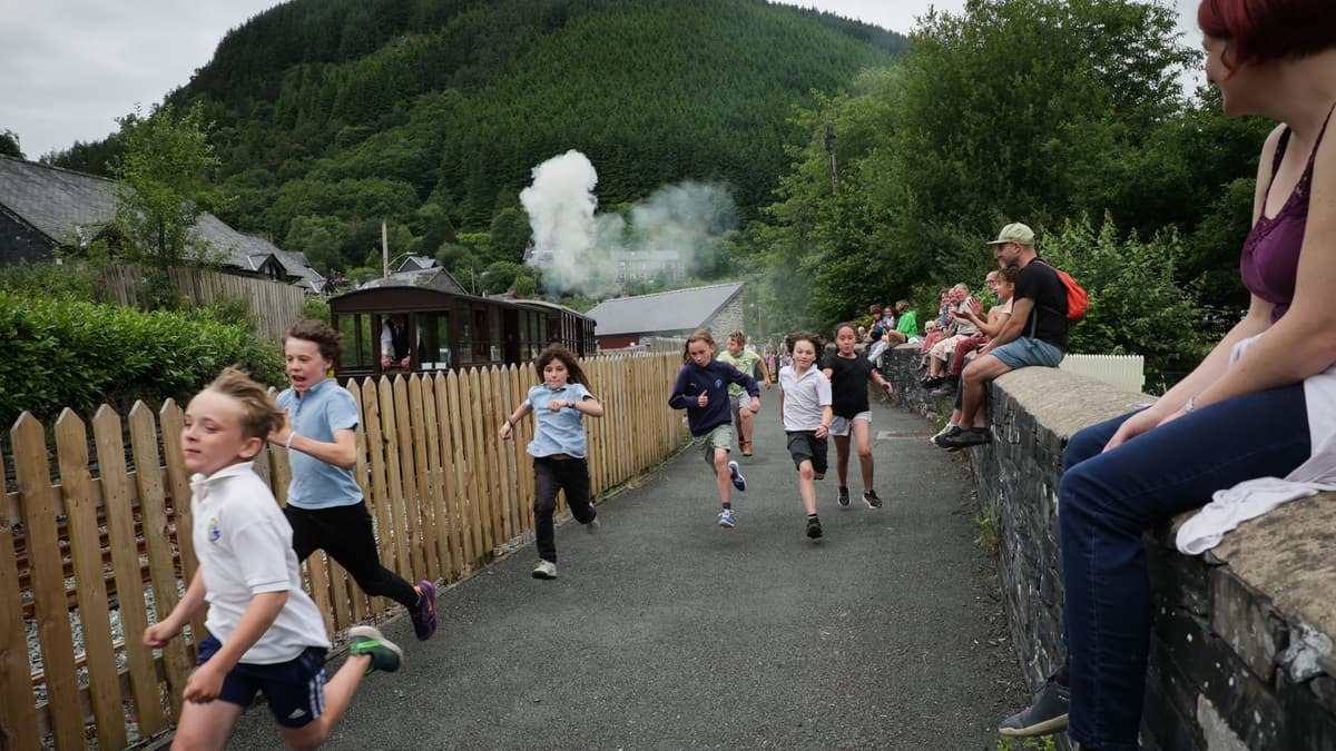 Corris Primary School children take on steam train in annual school ...