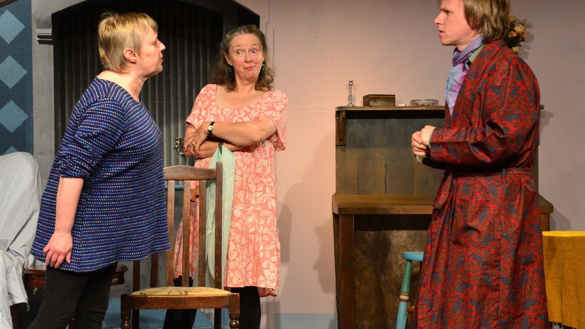 David Foster has gathered together a talented cast and crew to present ...