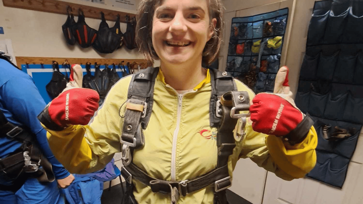 Alyson Cole completed a charity sky dive on 13 July – her 41st birthday ...