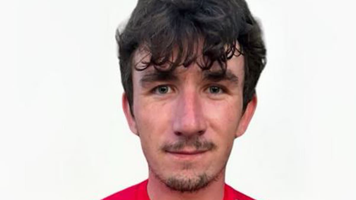 Porthmadog sign 'joy to watch' Kurtis Pearson from Prestatyn Town ...