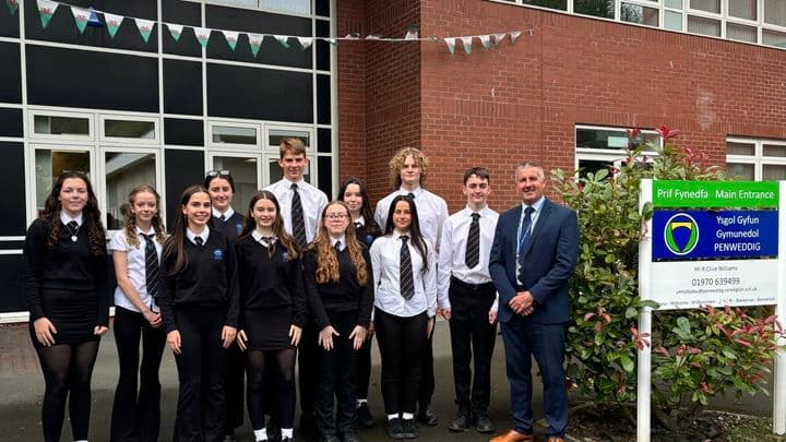 Prif swyddogion newydd Ysgol Penweddig | cambrian-news.co.uk