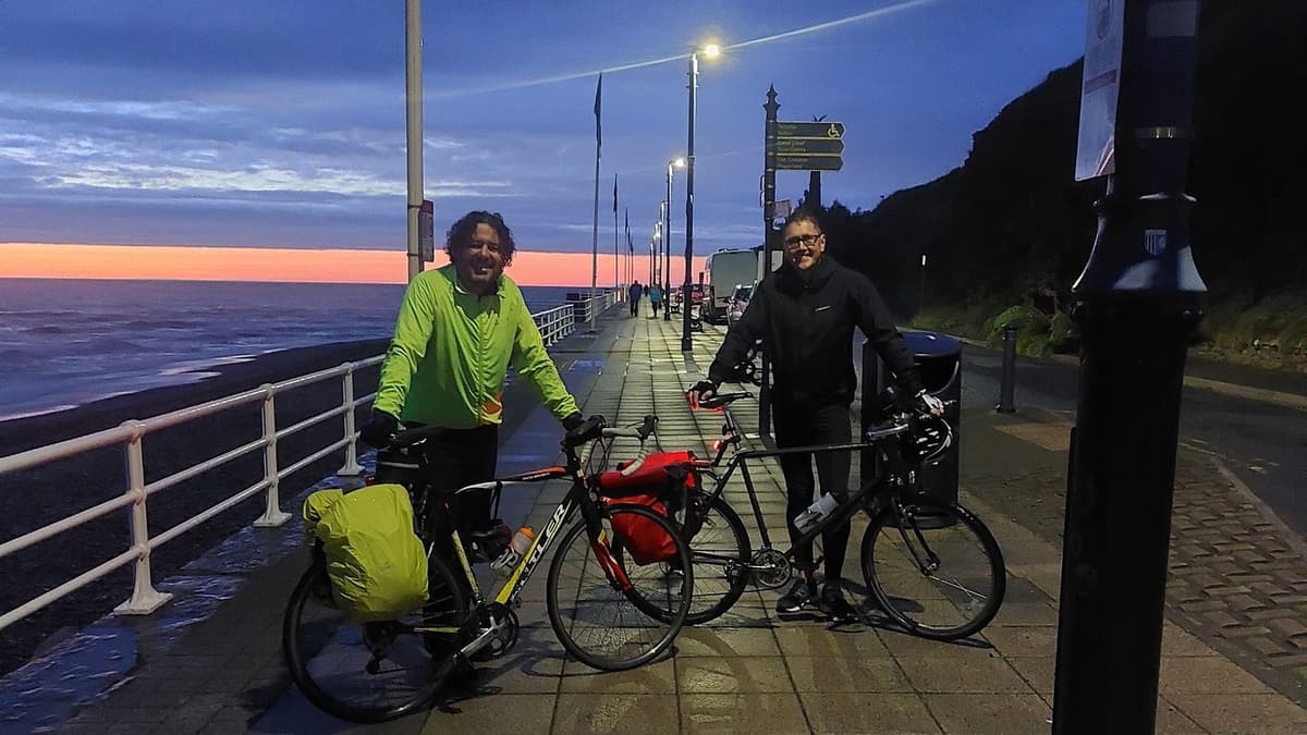 Aberystwyth friends complete Irish cycle challenge | cambrian-news.co.uk