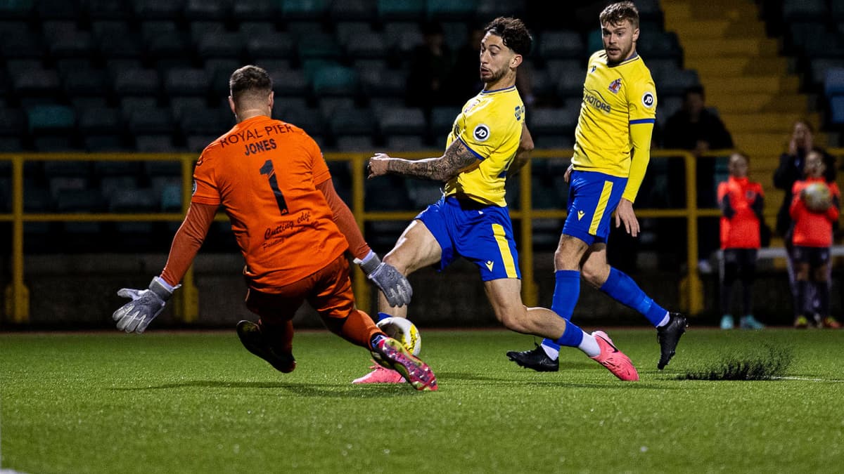 Ollie breaks Aberystwyth hearts with late winner for Barry Town ...