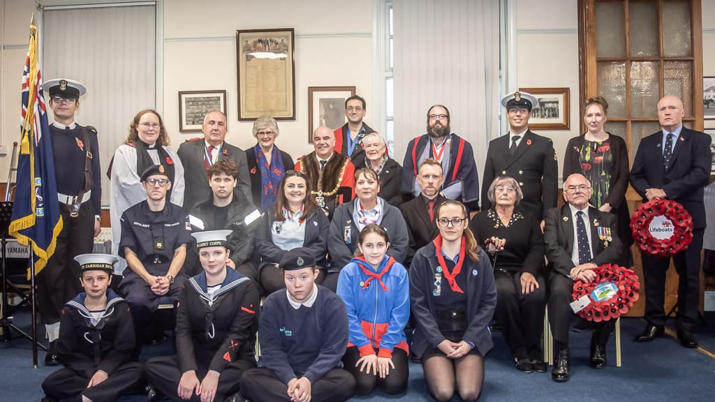 Penparcau pays tribute on Remembrance Sunday | cambrian-news.co.uk
