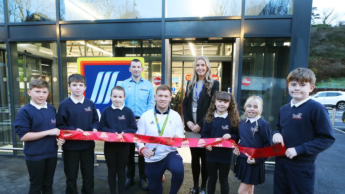 Silver medallist opens new Aldi store | cambrian-news.co.uk