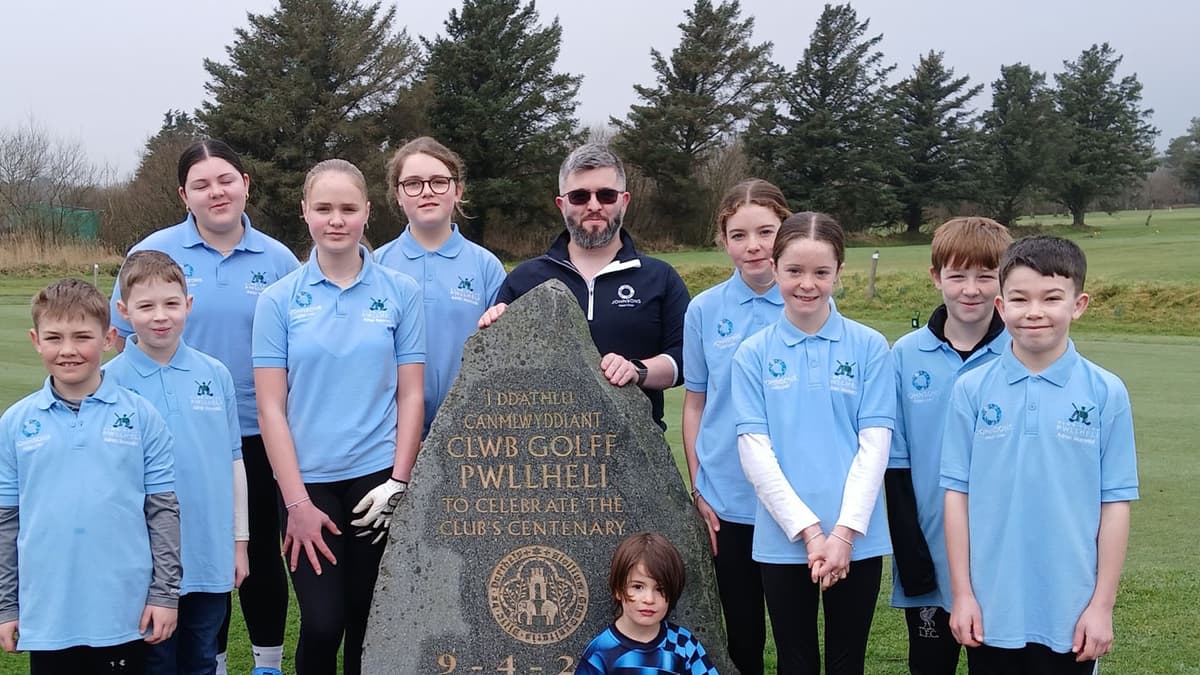 Smart new kit for Pwllheli Golf Club juniors | cambrian-news.co.uk