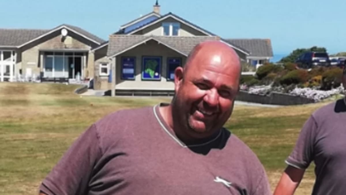 Cardigan's Stuart Adams receives Wales Golf Greenkeeper award ...