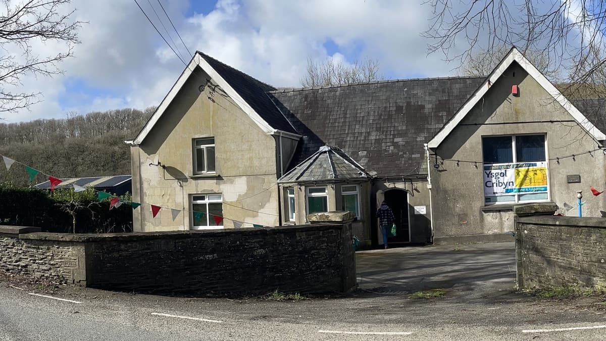 £500,000 gan y Loteri Cenedlaethol i brynu a datblygu Ysgol Cribyn ...