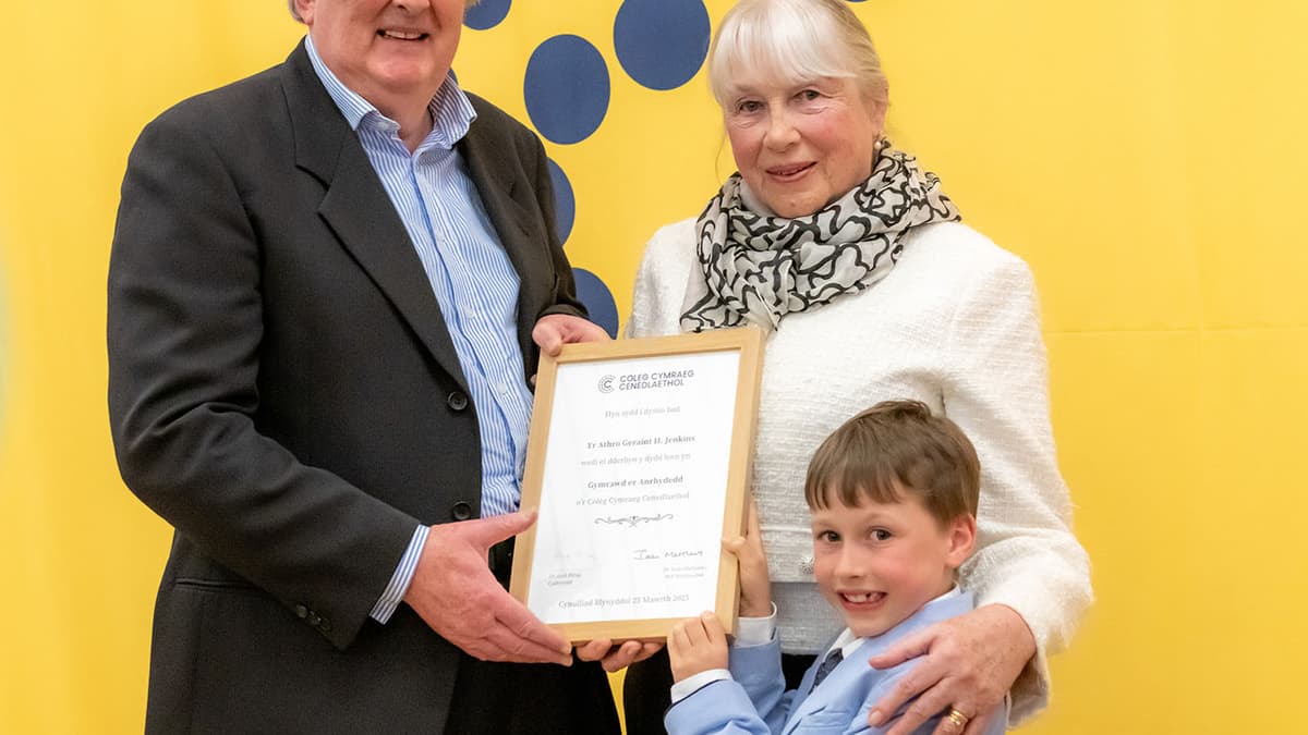 Teyrnged i’r Athro Geraint H Jenkins am ei gyfraniad oes at addysg ...
