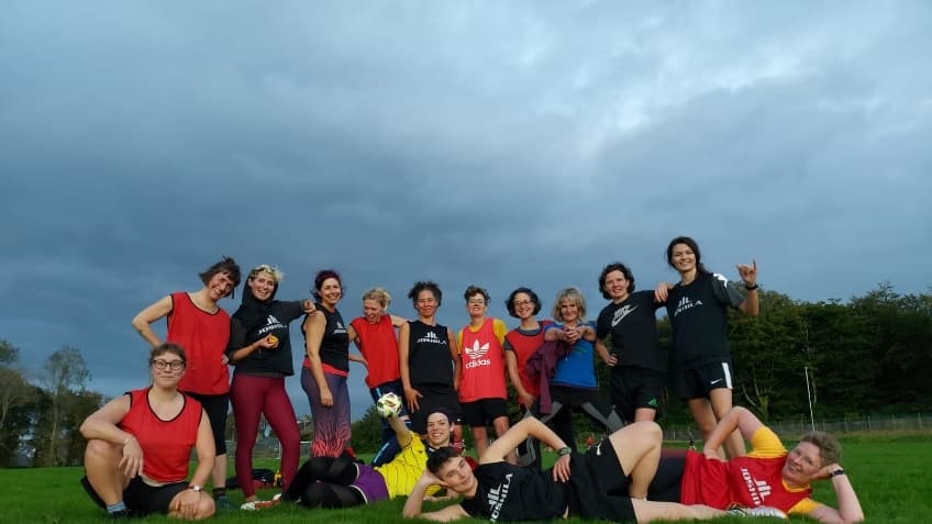 Tîm pêl-droed Mellt a Tharanau Machynlleth yn torri tir newydd ...