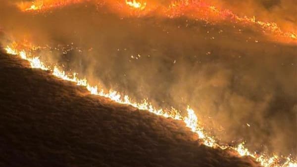 Public warned to avoid Ffair Rhos area as 48 hour grass fire rages on ...