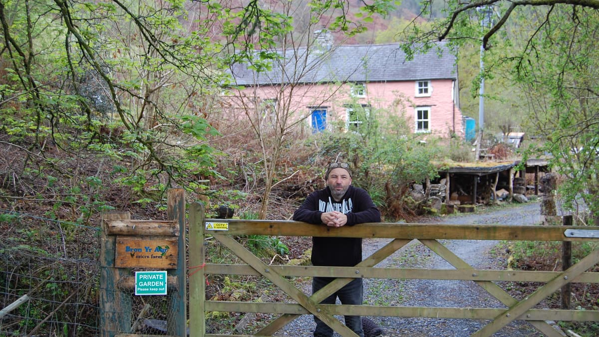 Led Zeppelin holiday home to become world’s newest Micro Nation – and ...