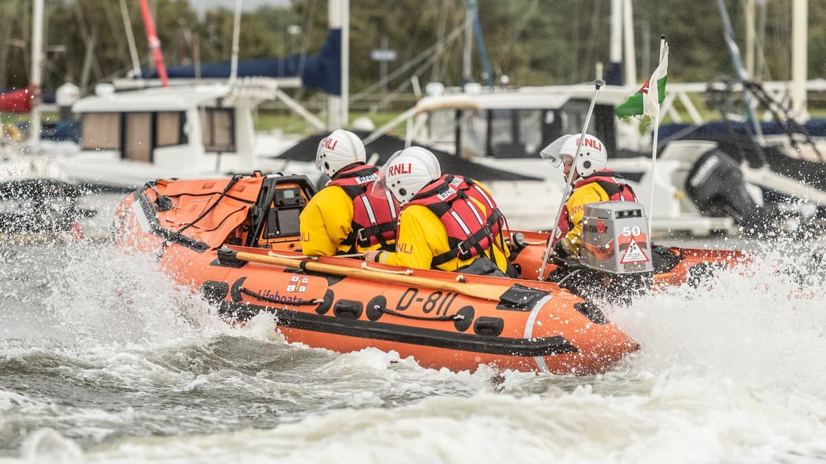 Pwllheli RNLI rushes to youth event after dinghies capsize | cambrian ...