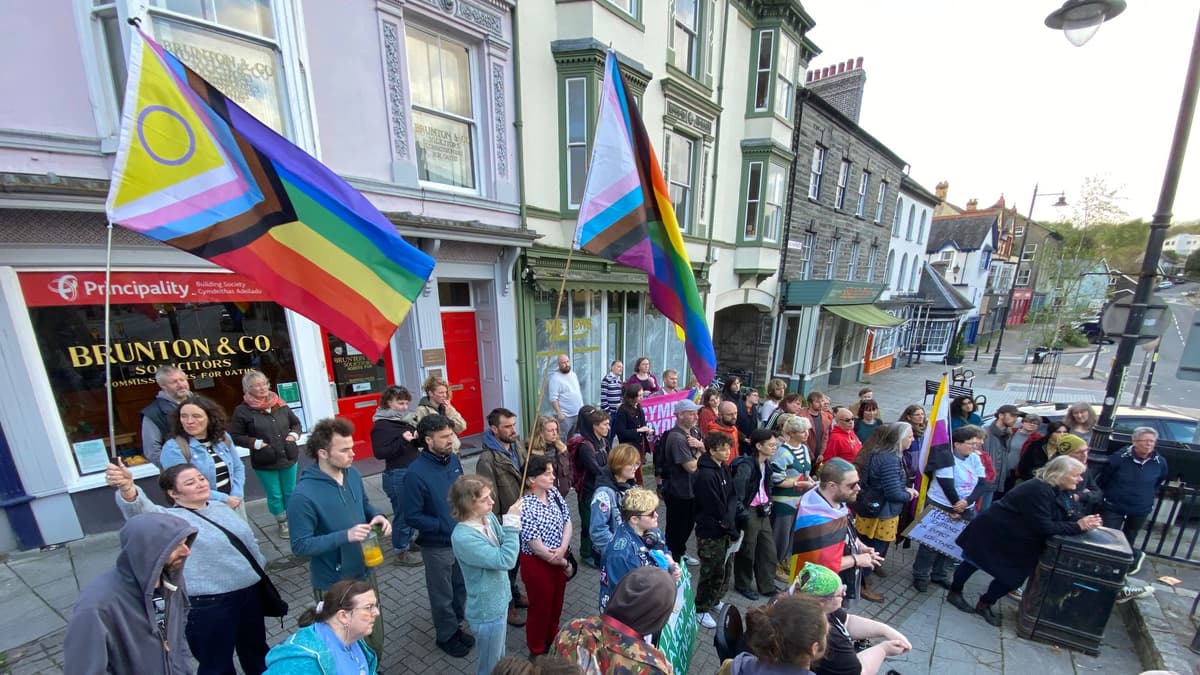 Machynlleth protest draws dozens following Supreme Court Trans ruling ...
