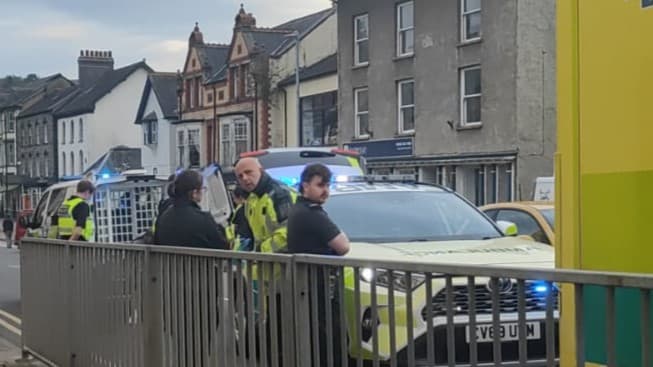 Police explain why armed officers were in Machynlleth | cambrian-news.co.uk
