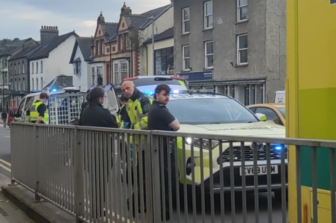 Police explain why armed officers were in Machynlleth | cambrian-news.co.uk