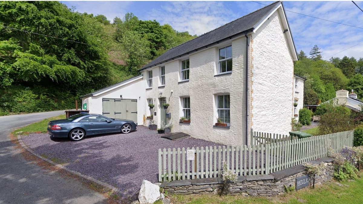 Land at former Machynlleth shop to be struck off common register ...