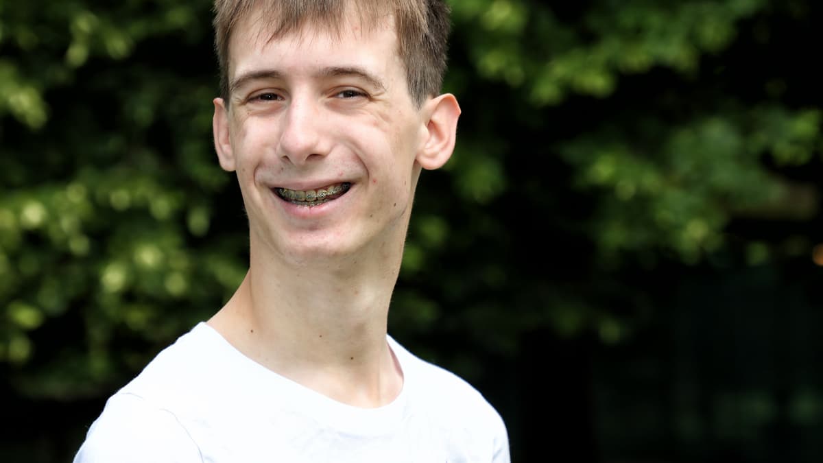 Joe a Lloyd yn ennill medalau dysgwyr Cymraeg yn Eisteddfod yr Urdd ...