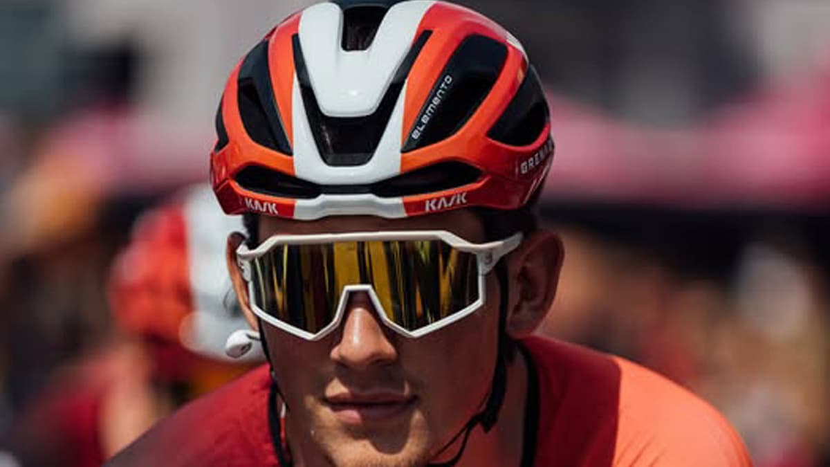Josh Tarling suffers back injury after Giro crash | cambrian-news.co.uk
