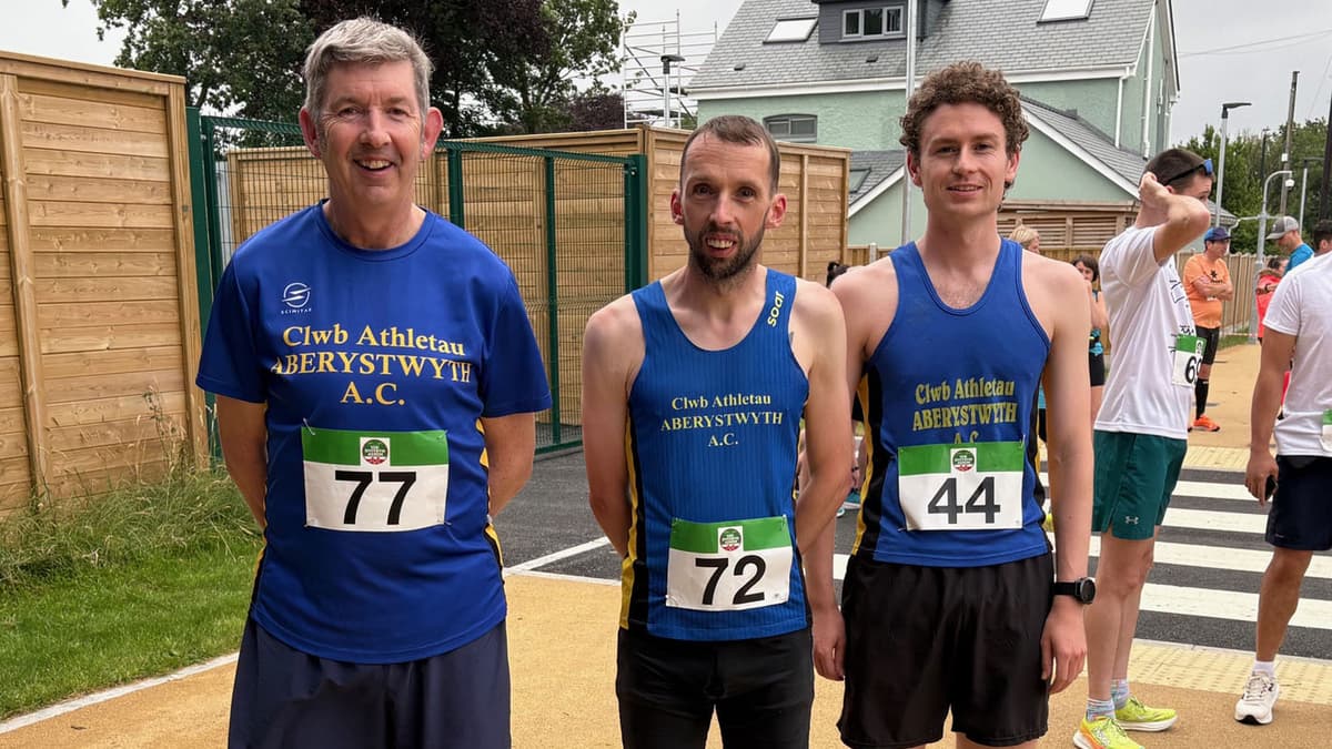 Aber runners take on new Dyffryn Aeron 10k route | cambrian-news.co.uk