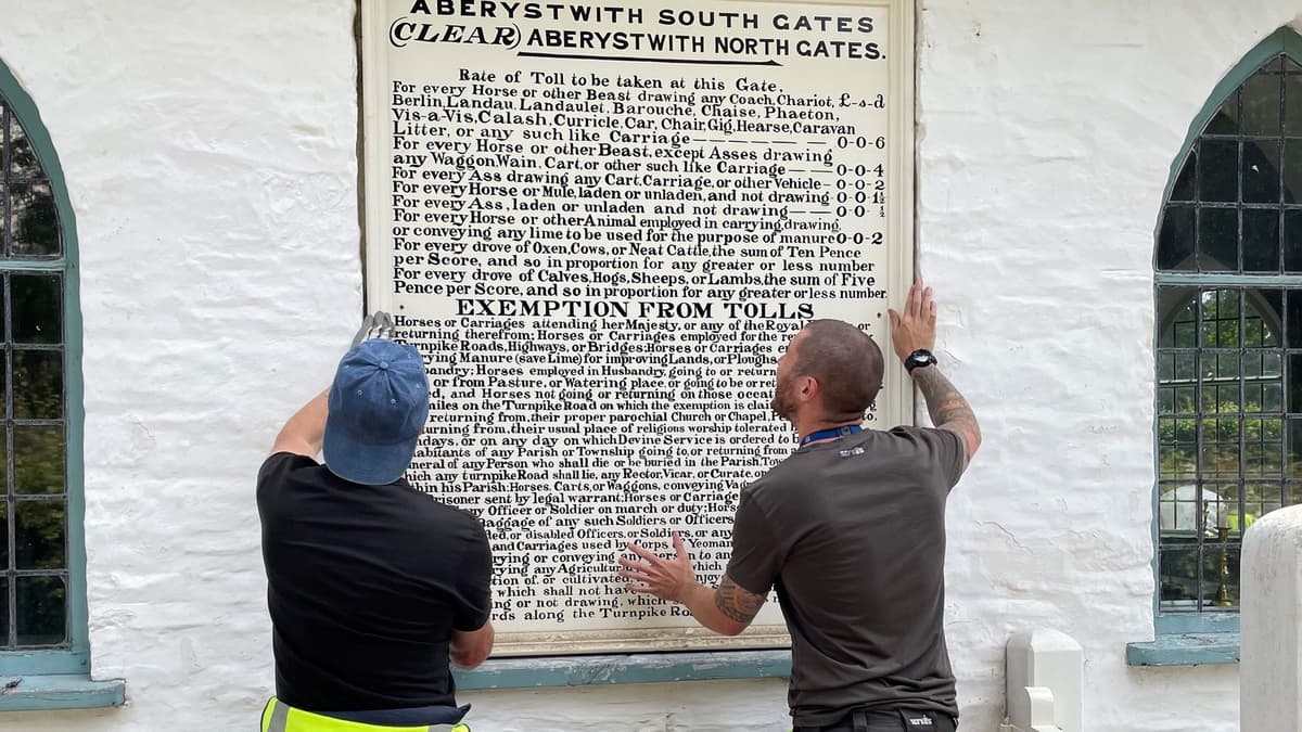 Signs at iconic Penparcau tollhouse restored | cambrian-news.co.uk