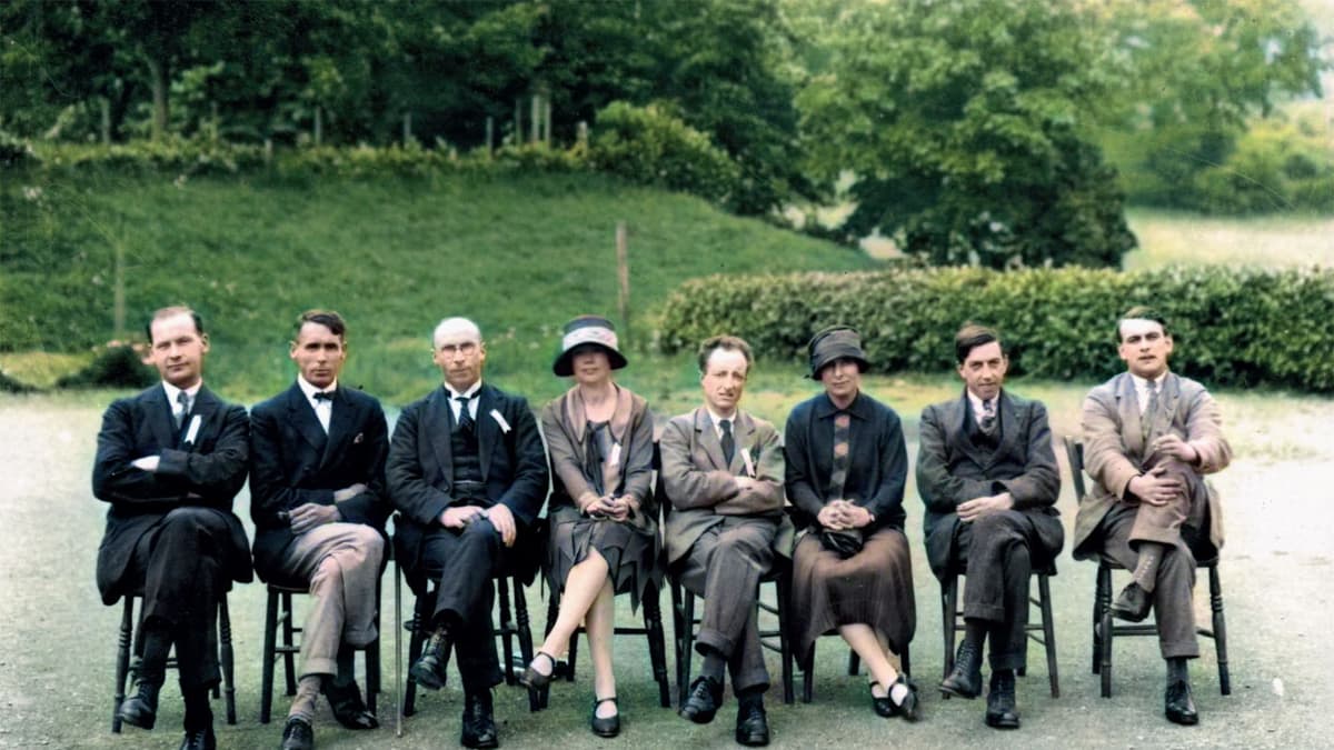 Cyfrol newydd yn cofnodi dewrder y gwrthryfelwyr ifanc a sefydlodd ...