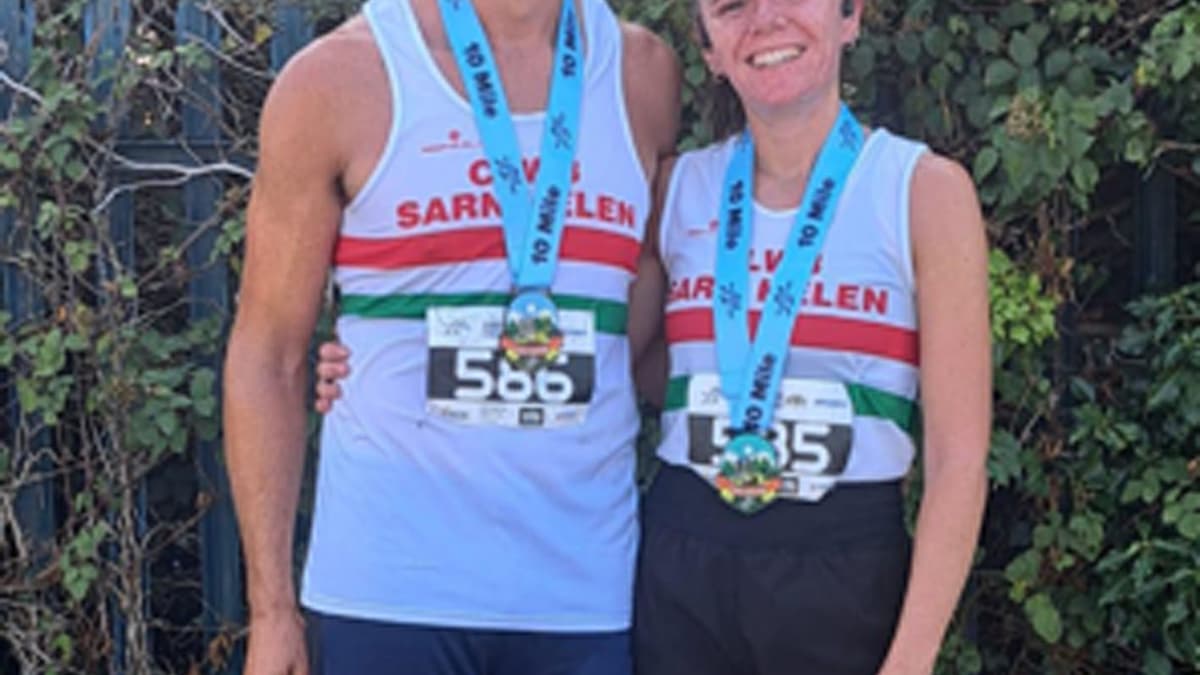 Sarn Helen duo shine at Cheshire 10 miler race | cambrian-news.co.uk