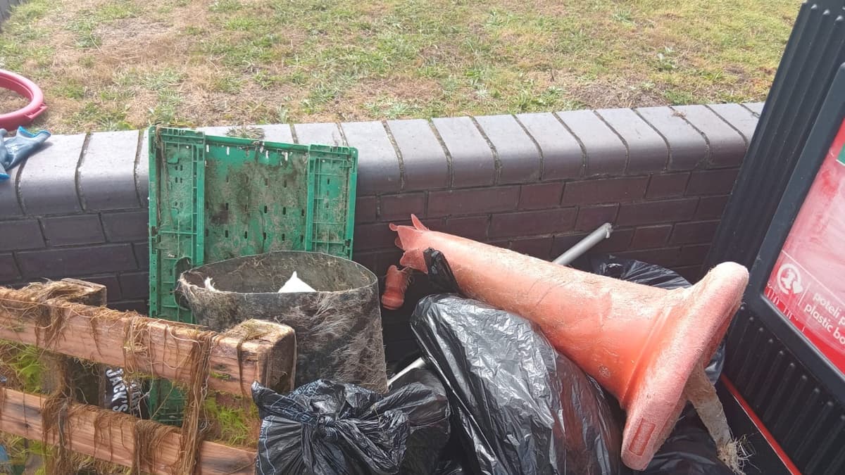Tywyn beach clean-up to become regular event | cambrian-news.co.uk