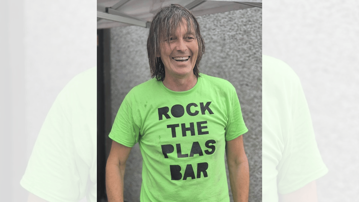 Machynlleth mayor shows support for controversial council bar with ...