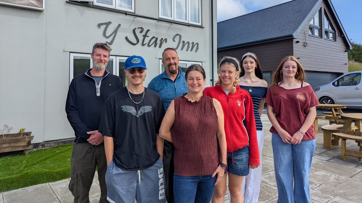 Take a sneak peek inside top UK stargazing pub reopening this weekend ...