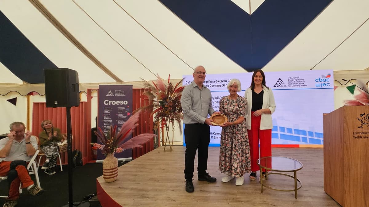 Aeron woman receives award for Welsh language contribution | cambrian ...