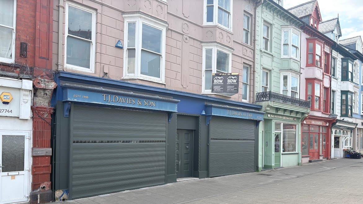 Plans to turn empty Aberystwyth shop into café rejected over flooding ...