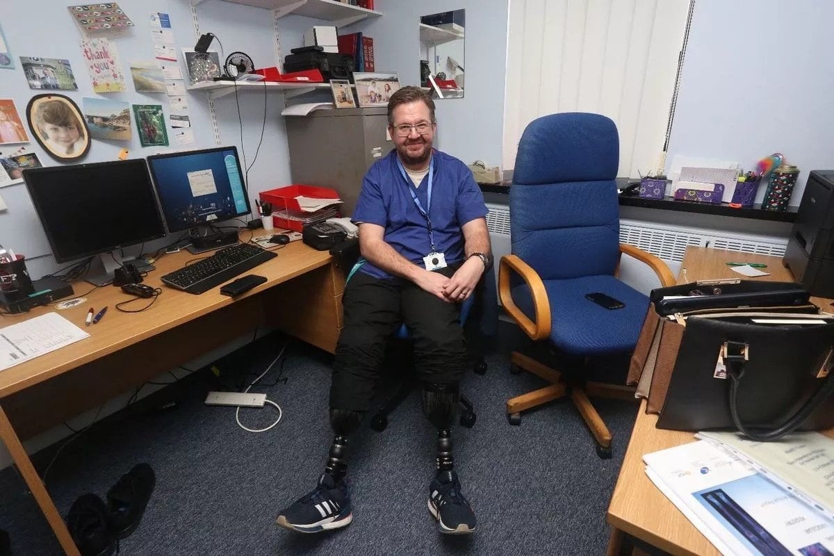 Aber surgeon who had legs amputated as part of fantasy is struck off ...