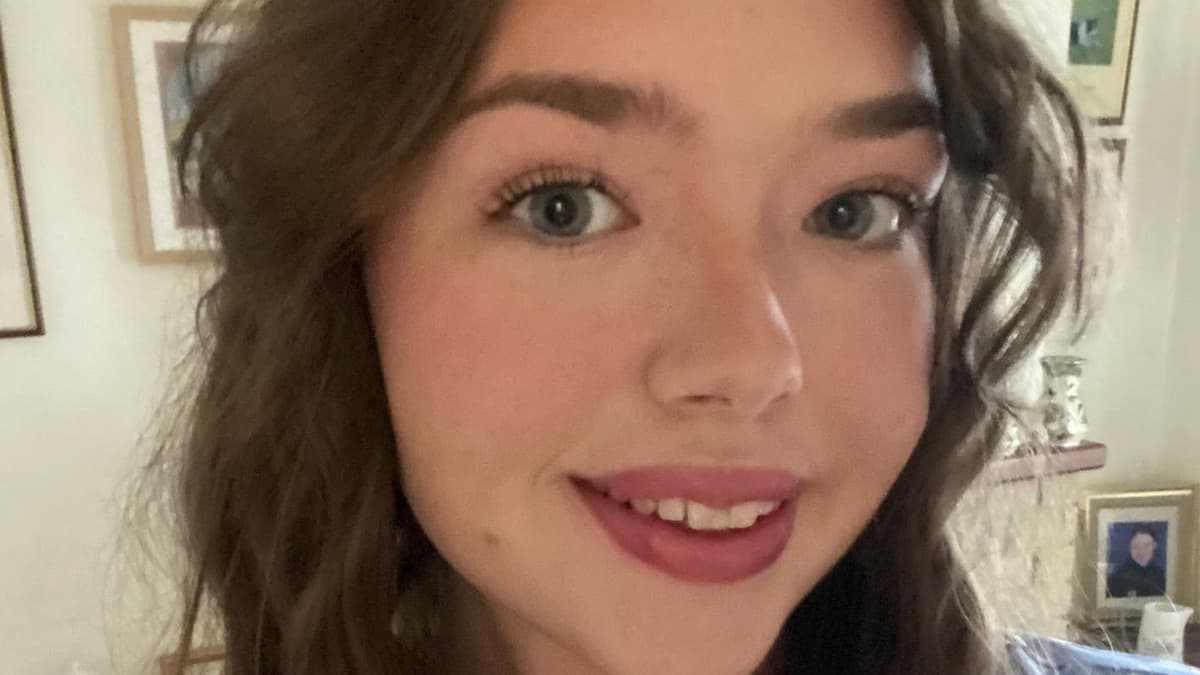 Elin Mair Jones o Ben Llŷn yn ennill Ysgoloriaeth Cyngor Gwynedd y ...