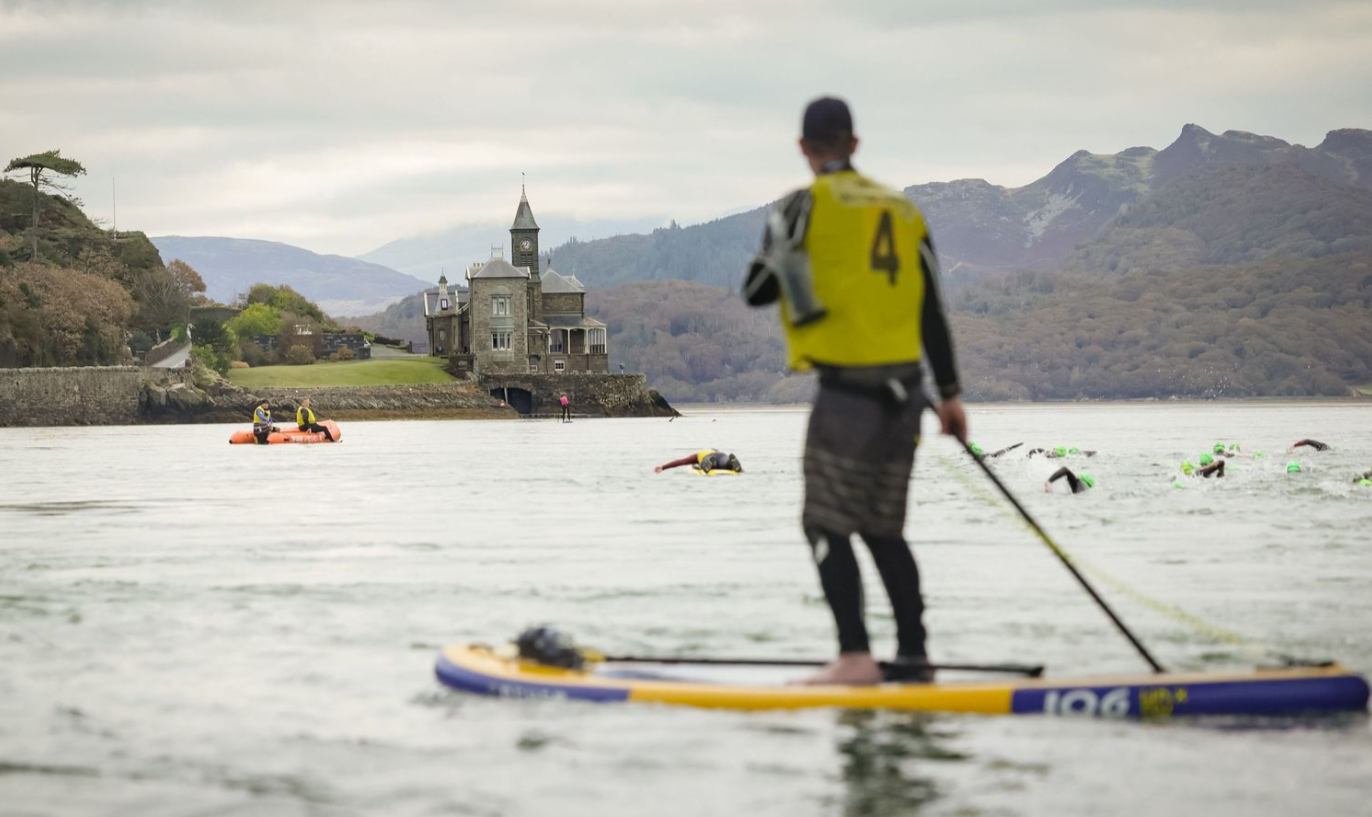 2025 Hurly Burly sees 400 volunteers swim up Barmouth estuary ...