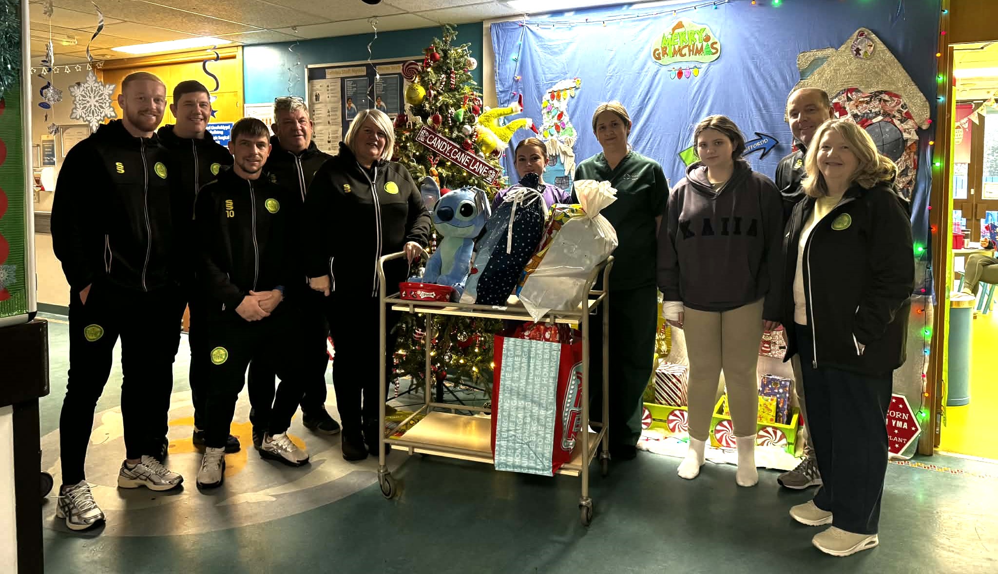 Caernarfon Town FC brings festive cheer to Ysbyty Gwynedd | cambrian ...