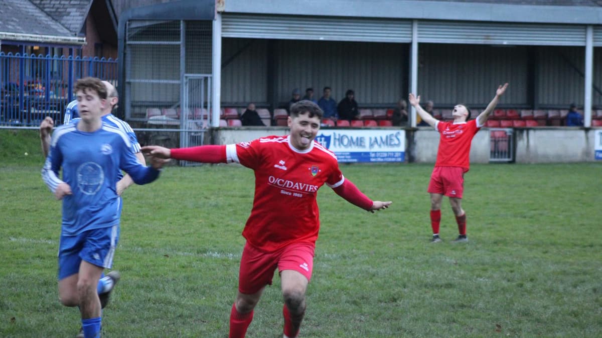 Newcastle Emlyn's title hopes soar after topping league | cambrian-news ...