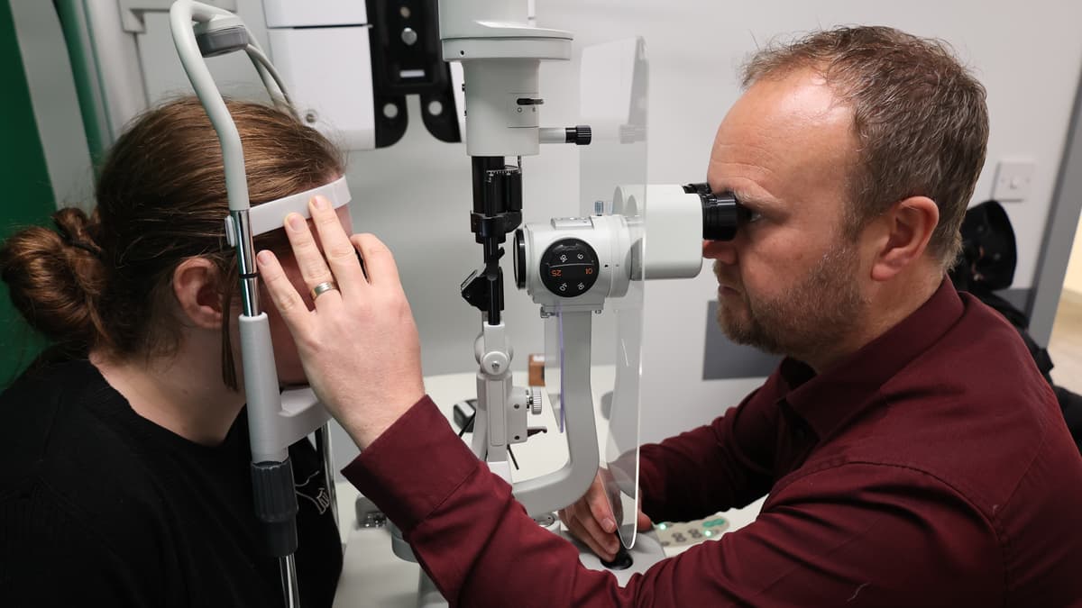 BCUHB's new eye care services reduce hospital pressure in North Wales ...