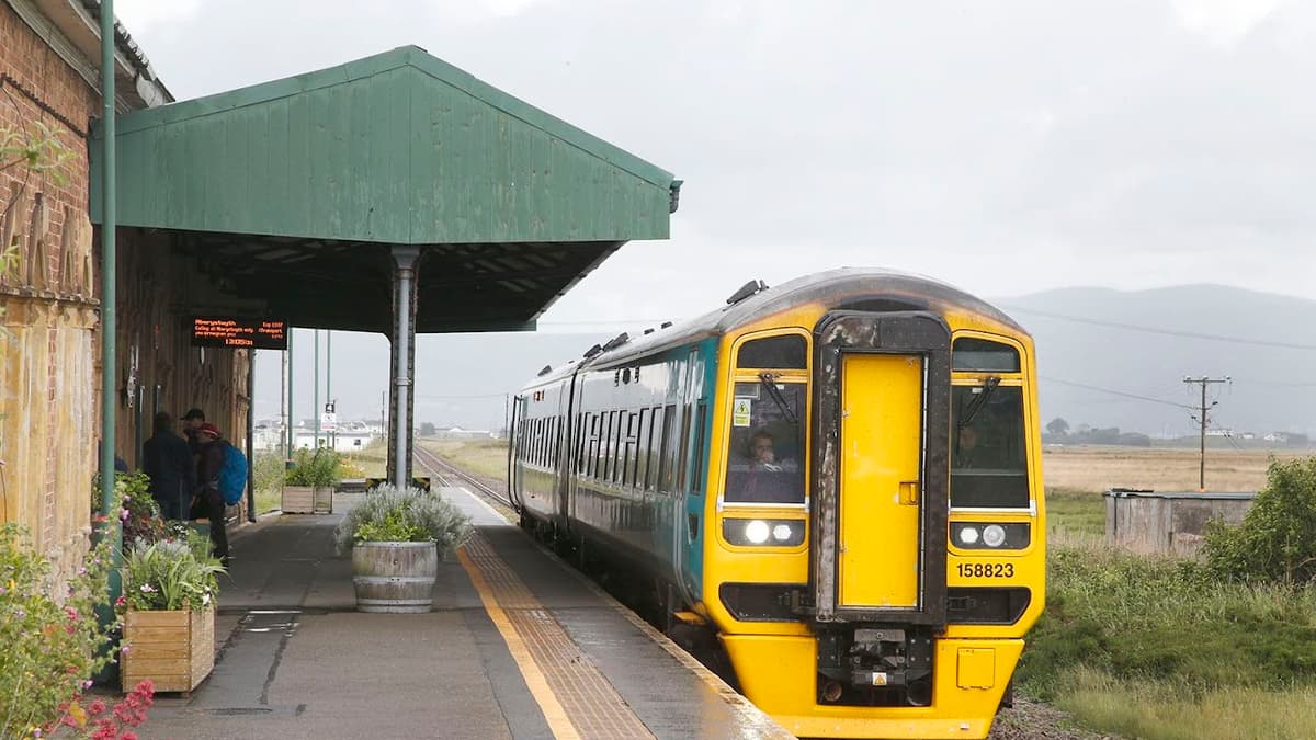Plans to fix 'unsafe' 1930s canopy at Borth train station | cambrian ...
