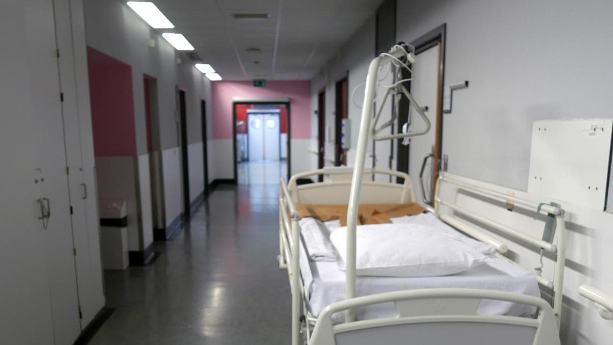 Calls for publication of corridor care data in Wales | cambrian-news.co.uk
