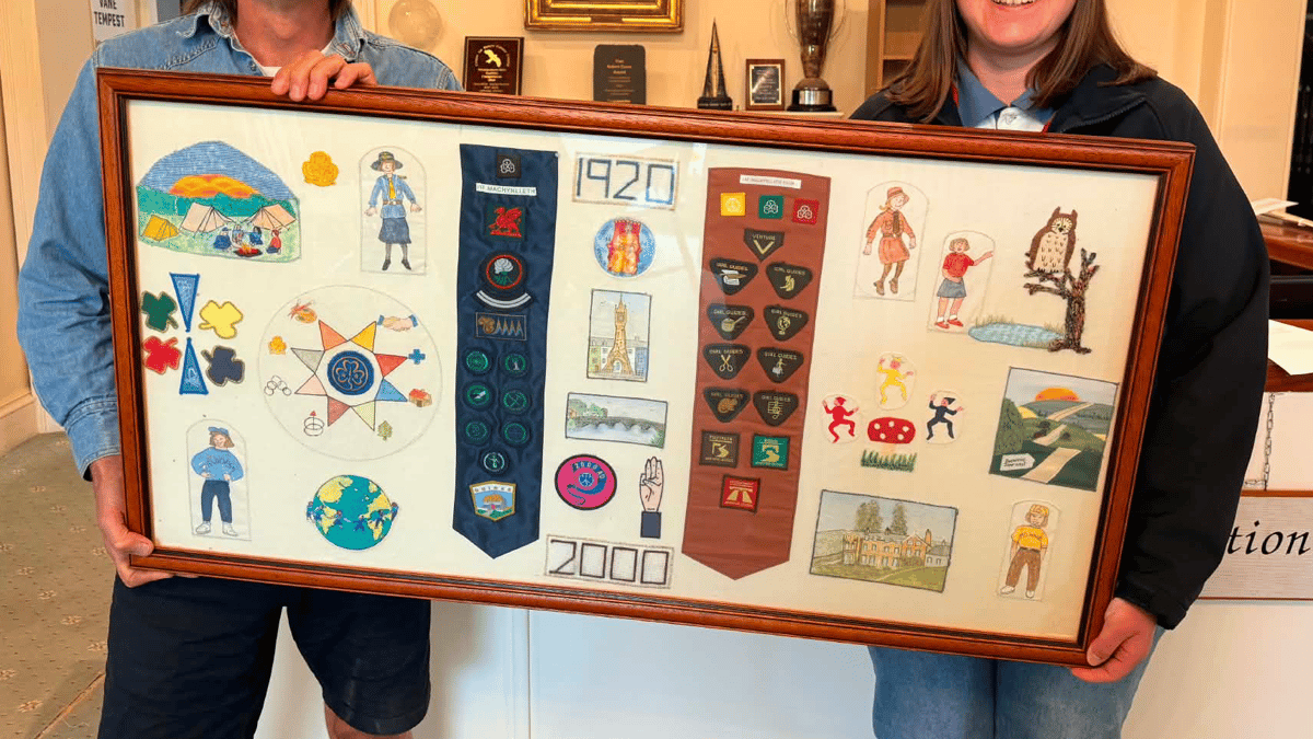 Guides present Mach with picture to celebrate 80th anniversary ...