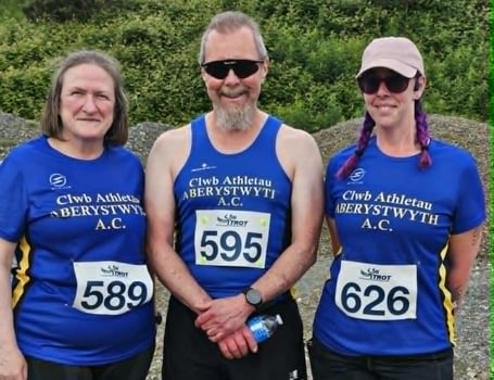 Aberystwyth AC's Gary Wyn Davies leads the way at Llys-y-Fran ...